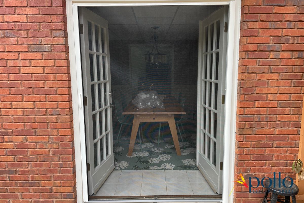 Case Study: Smooth & Seamless – White Long Pull Retractable Screen ...